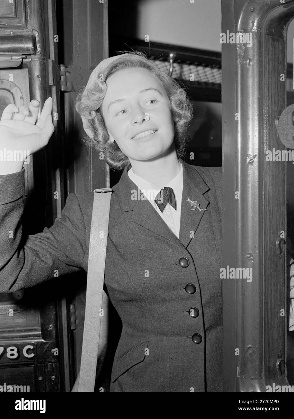 ' MISS AUSTRALIA ' LEAVES FOR THE CONTINENT ' Miss Australia ' (Beryl ...