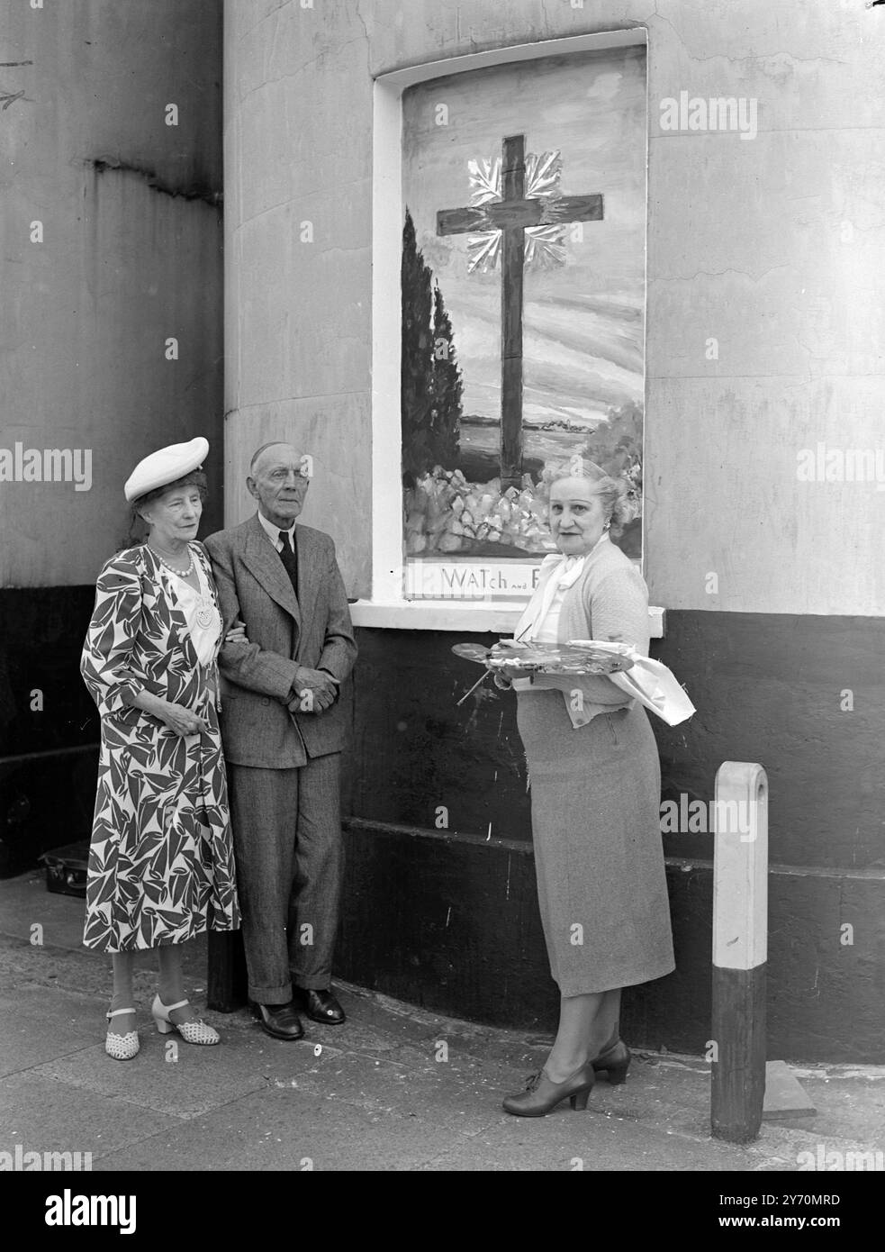 PAVEMENT ARTIST--NEW STYLE With the pavement as the floor of her studio ...