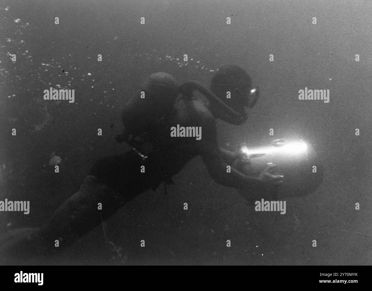 BRITISH ADMIRALTY ISSUE STARTLING UNDER-WATER PICTURES Details of the ...