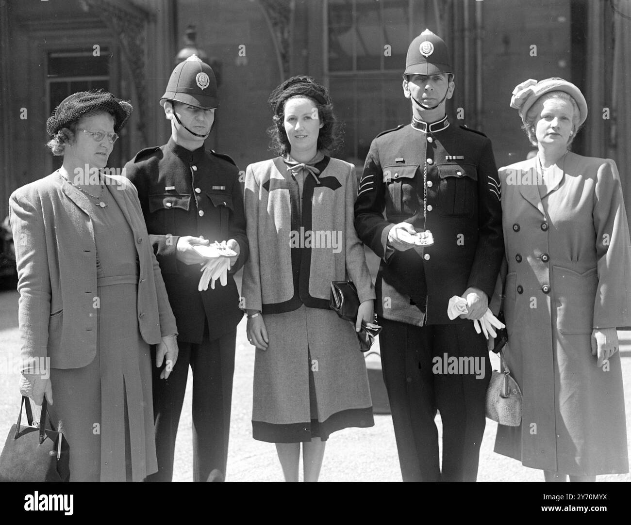 1940s police constable uniform hi-res stock photography and images - Alamy