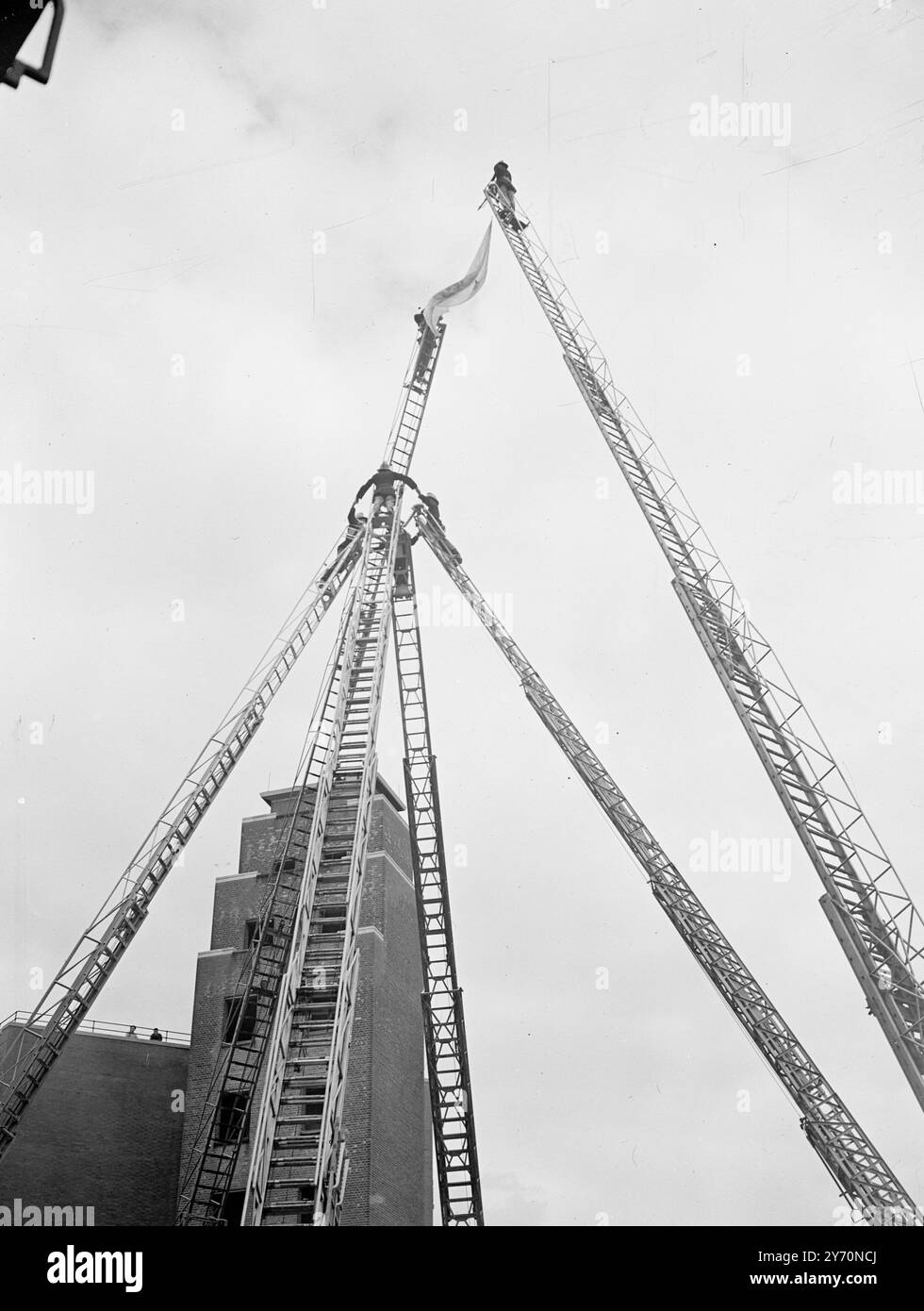 Work from ladders hi-res stock photography and images - Alamy