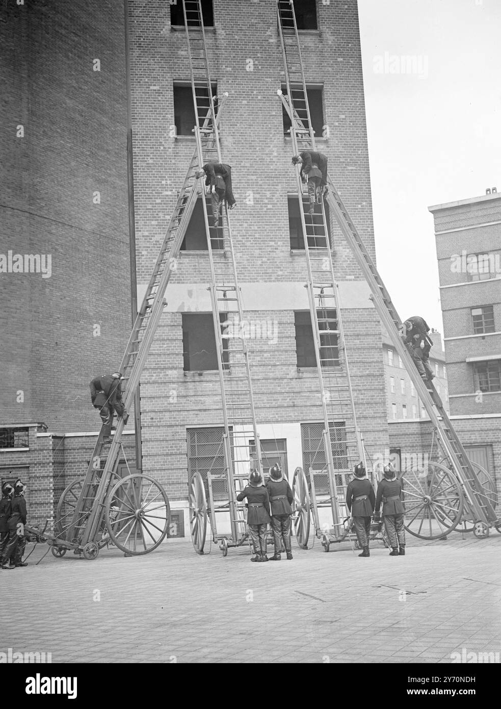 ARGENTINE AMBASSADOR SEES LONDON FORE BRIGADE DISPLAY The Argentine ...