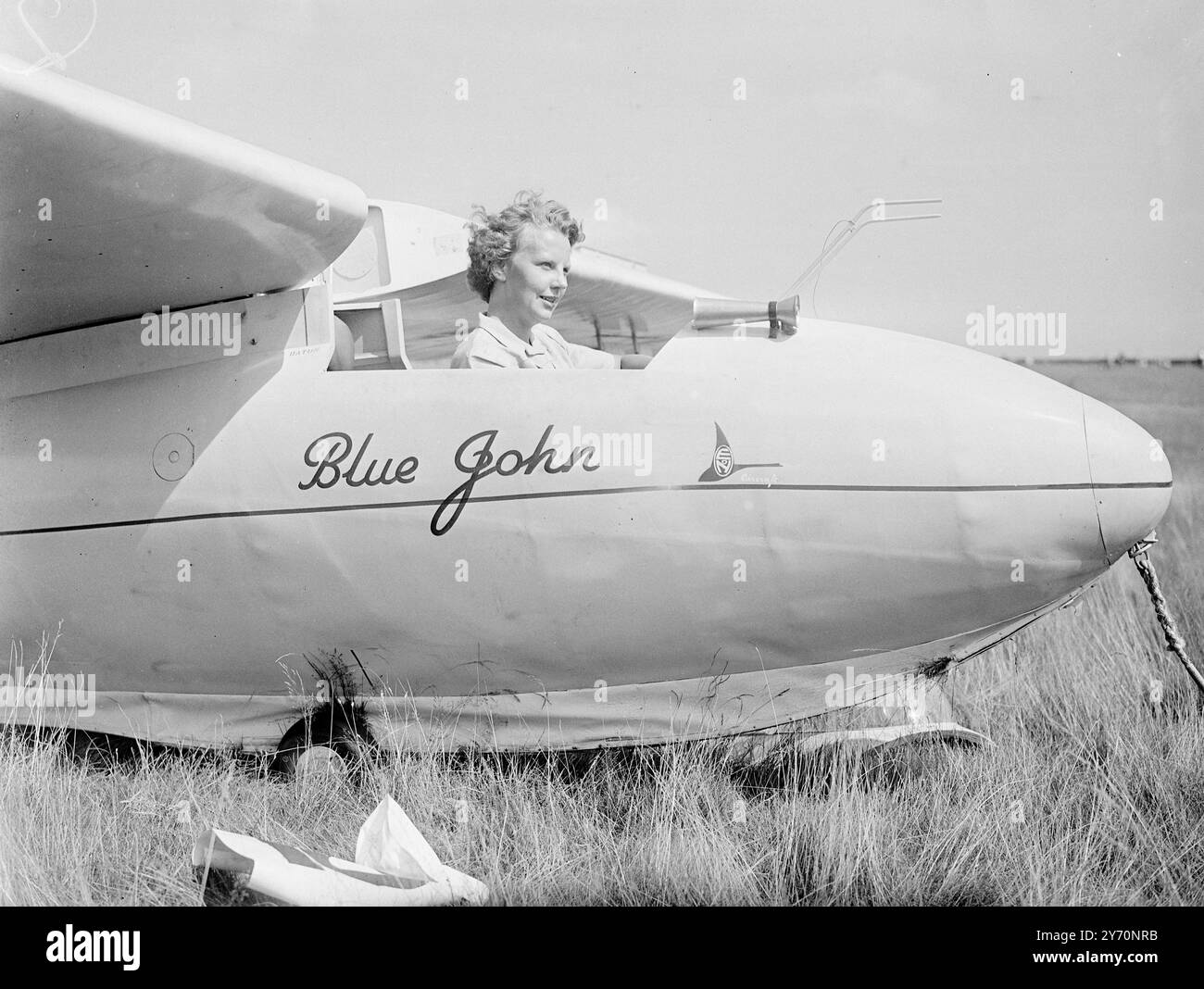 ONE GIRL AMONG THE BIRD MEN Only girl among the glider pilots taking ...