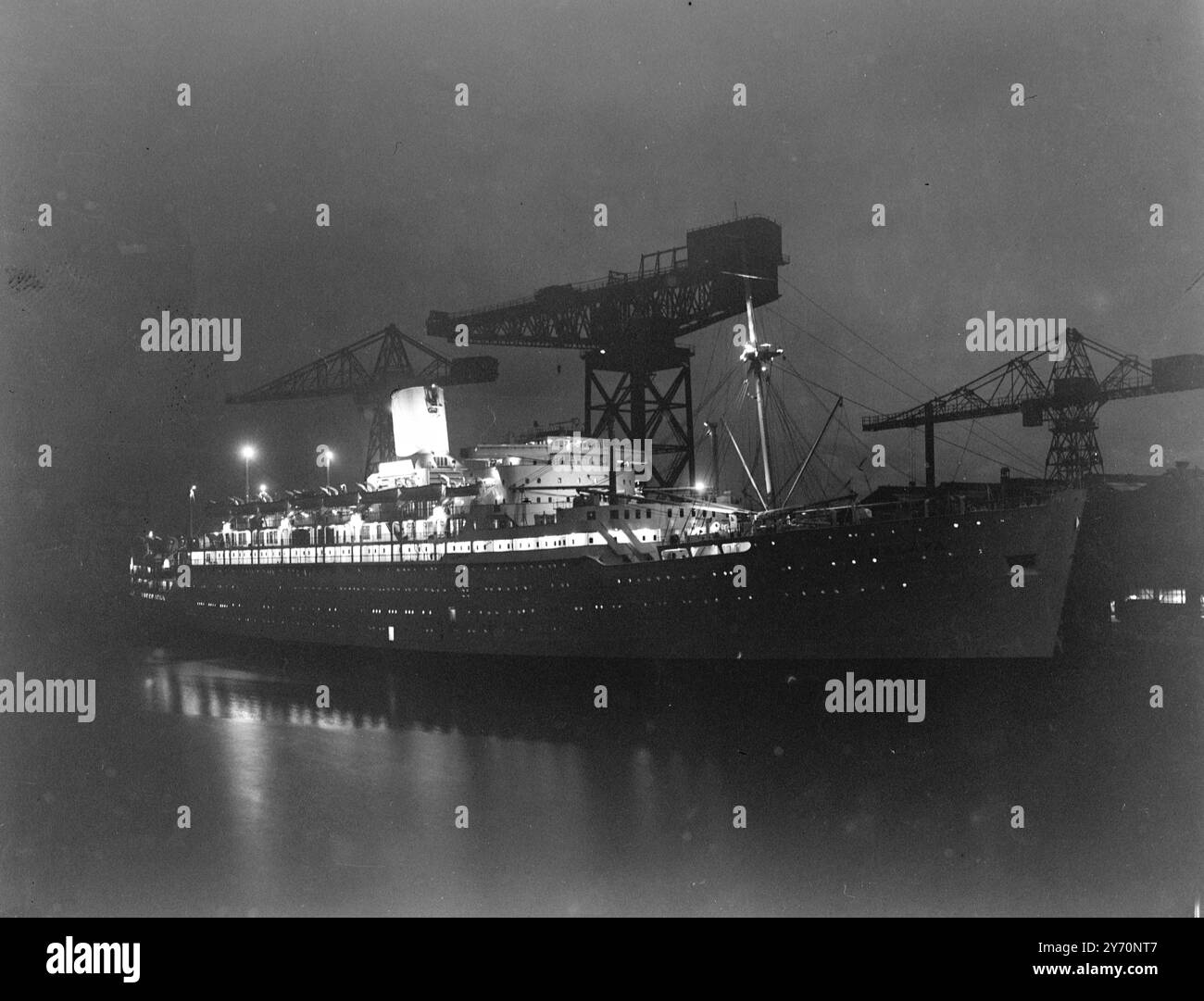 LIGHT TEST FOR LARGEST P&O LINER This impressive picture taken at ...