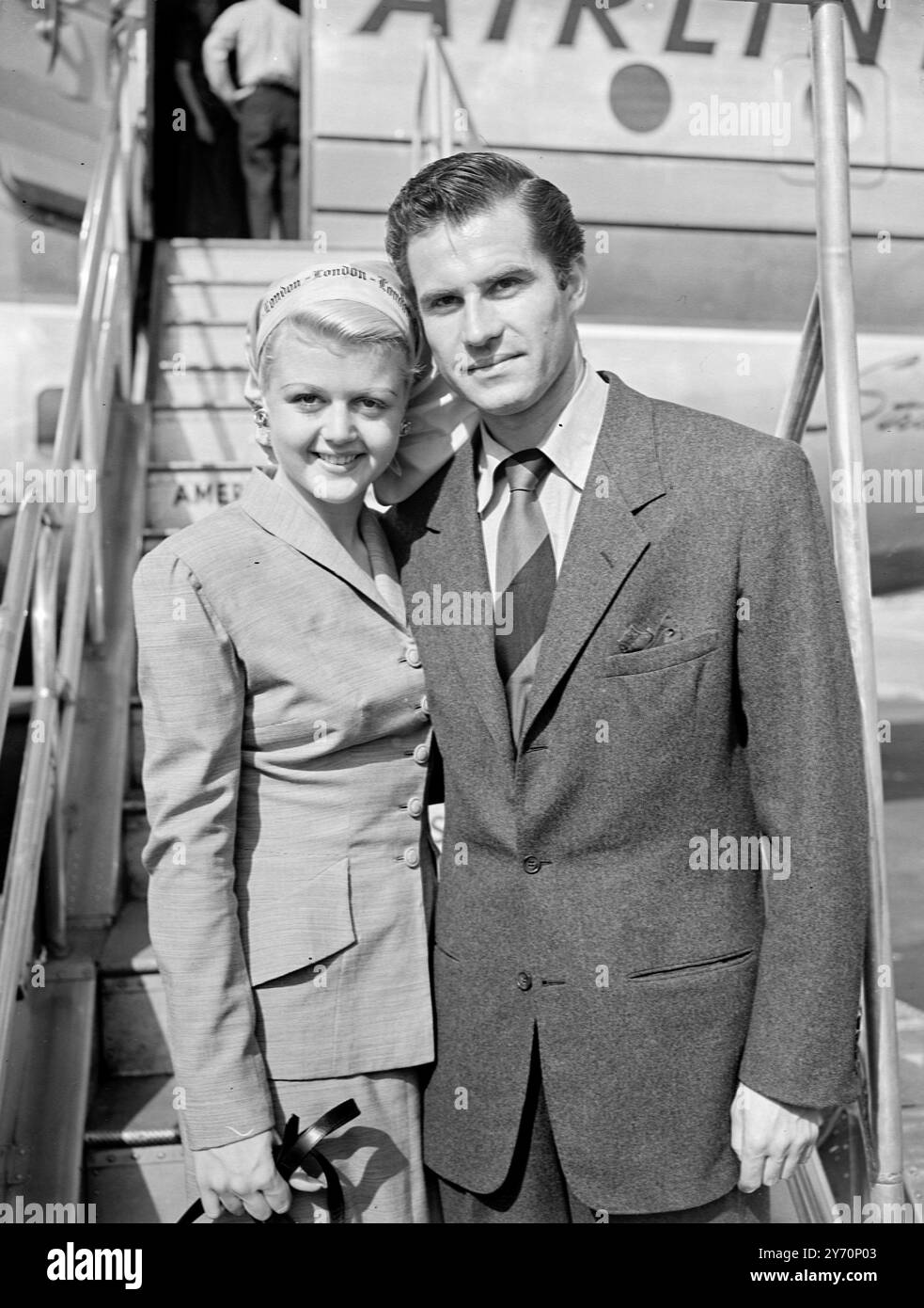 ANGELA'S GOING AWAT HAT English-born film film actress Angela Lansbury ...