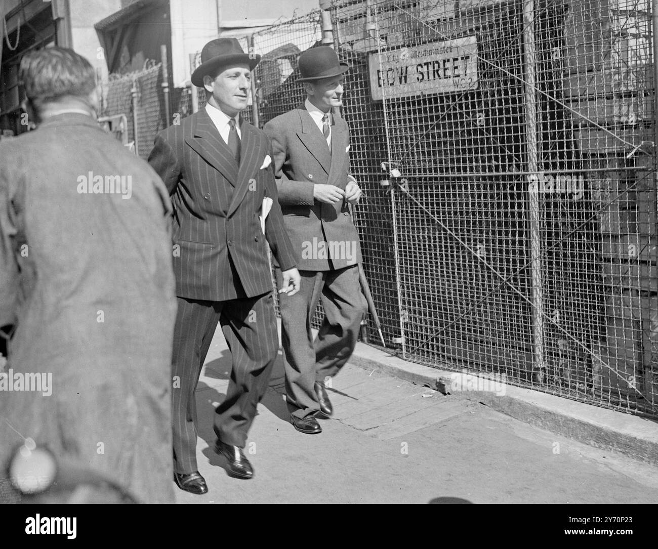RICHARD MURDOCH AT BOW STREET ON CAR DRINK CHARGE Richard Bernard ...
