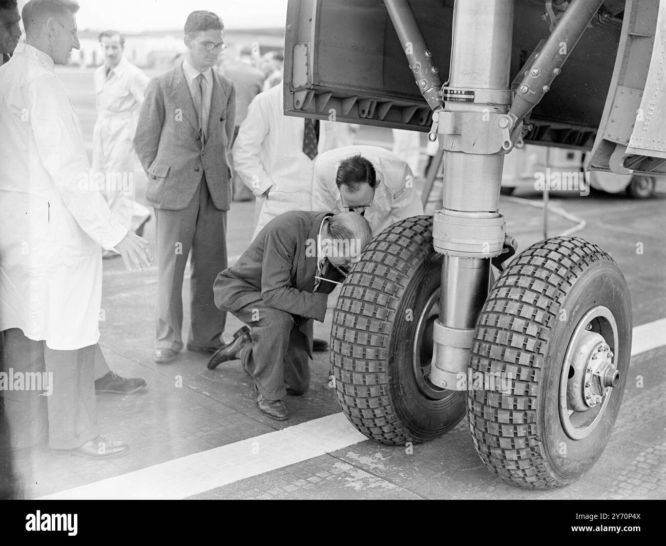 LAST- MINUET CHECK FOR THE ' BRABAZON ' The 130-ton ' Brabazon ...