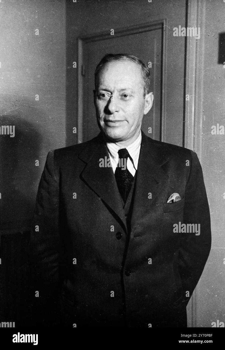 Arab nationalist military figure hi-res stock photography and images ...