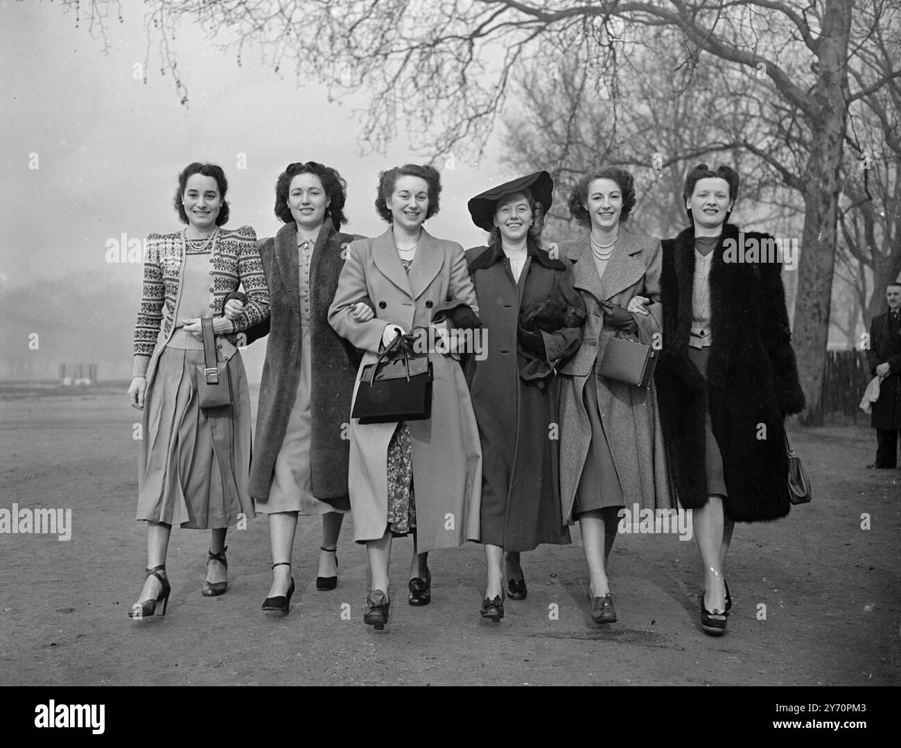 GIRL IN THE PICTURE HAT WOULD WEAR A CROWN Twenty - six contestants ...