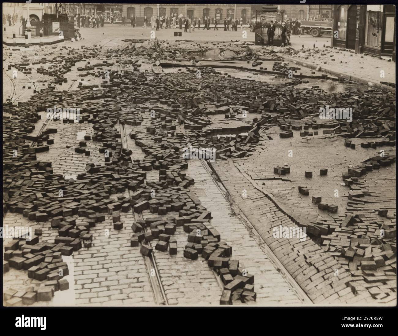 MORE BOMBS ON LONDON AREAPHOTO SHOWS: Debris in the road after more ...