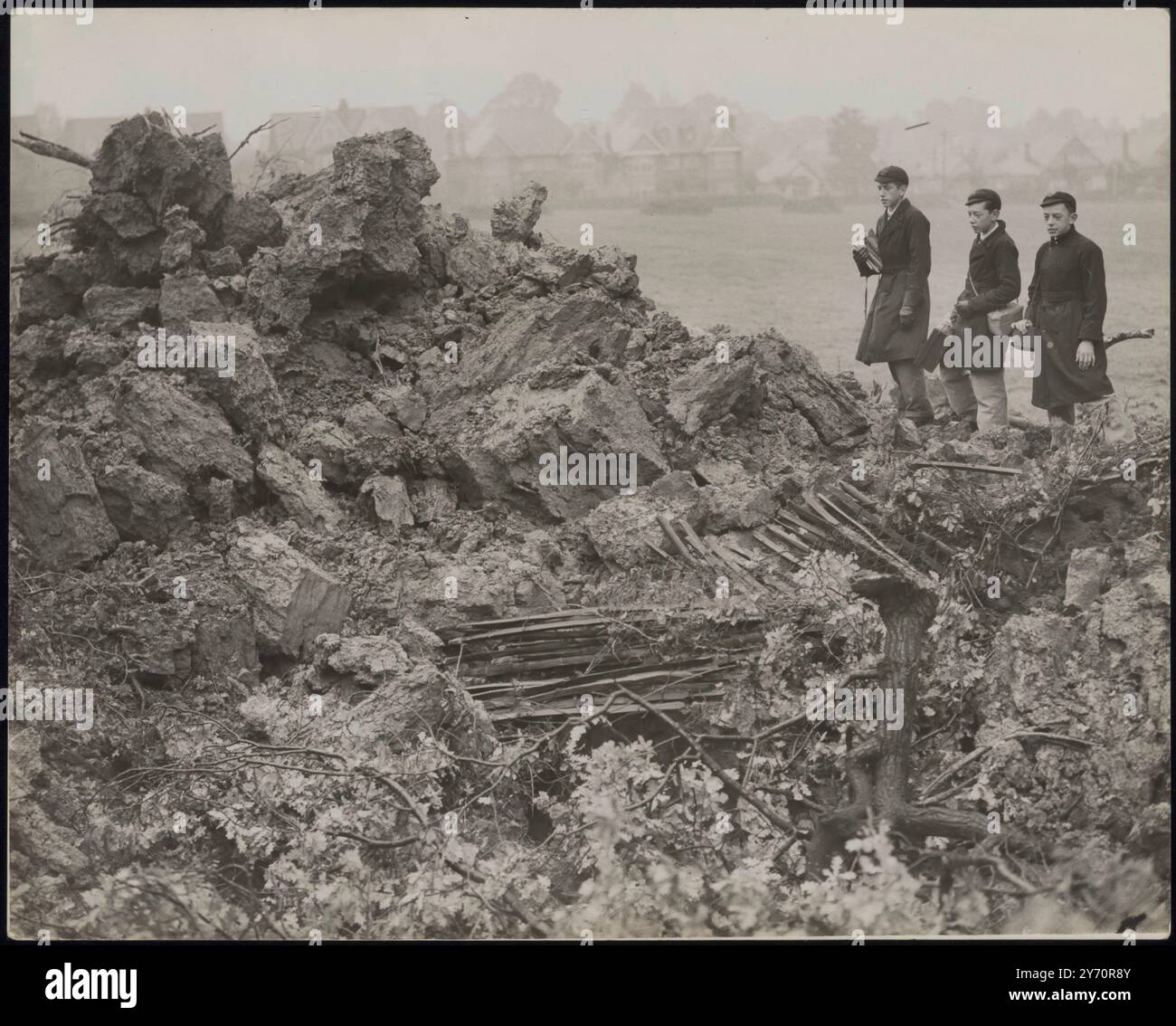 Ww2 london children bomb site hi-res stock photography and images - Alamy