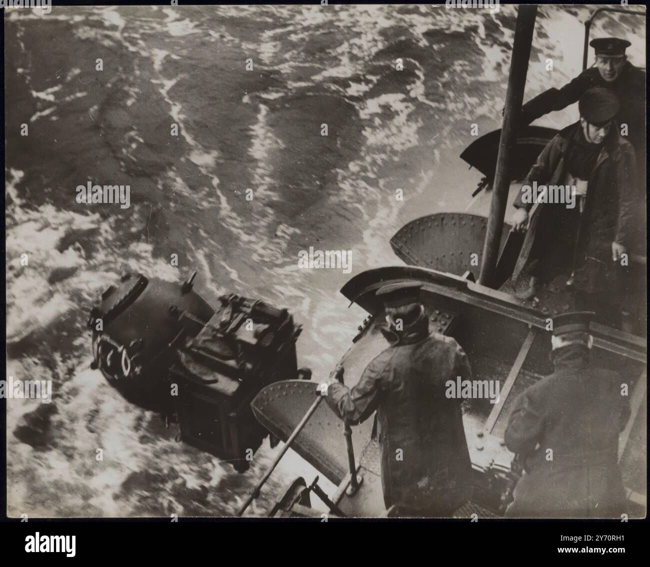 LAYING A MINEFIELD IN THE NORTH SEA - MEN RISK LIVES TO CREATE FLOATING ...