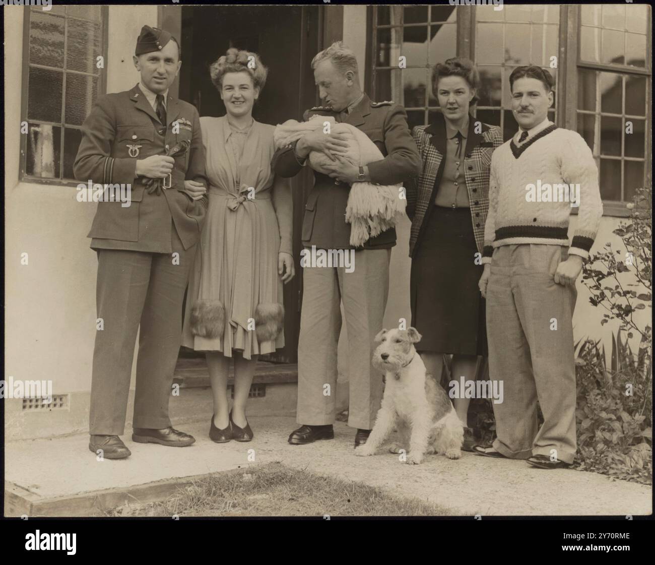 Ww2 family hi-res stock photography and images - Alamy