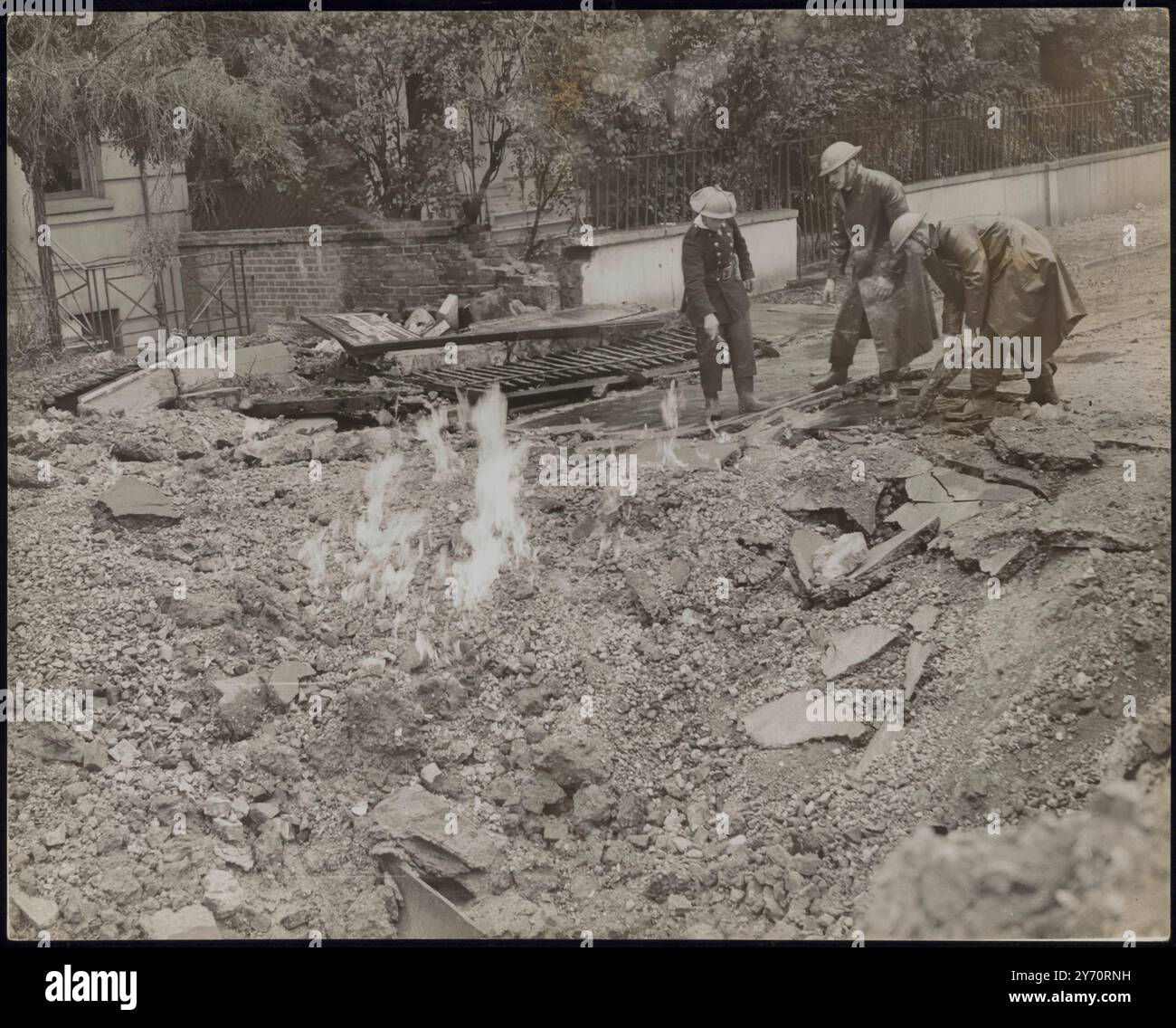 1940 air raid shelter church hi-res stock photography and images - Alamy