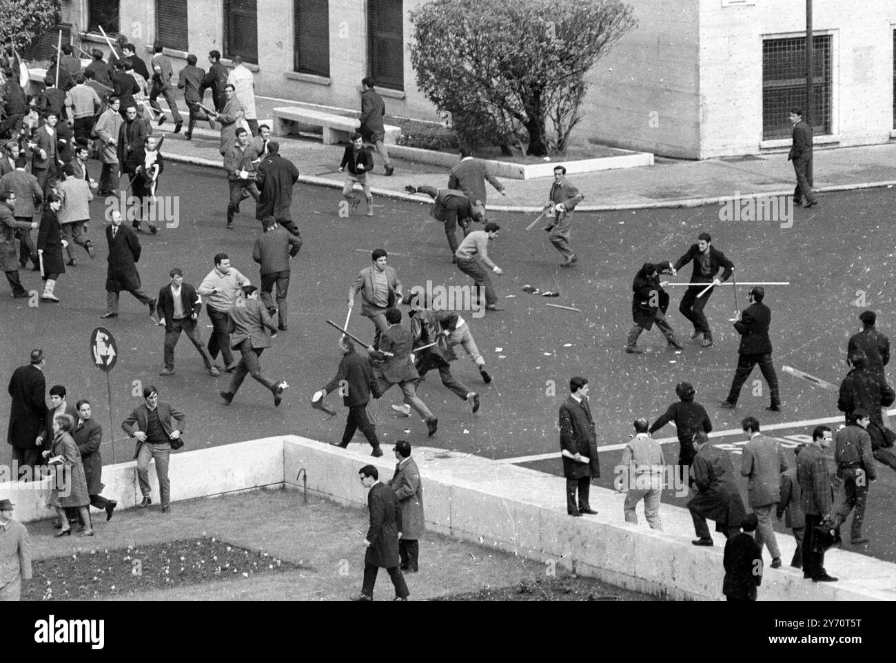 Rome : Student Battle Left and right wing students battle on the steps ...