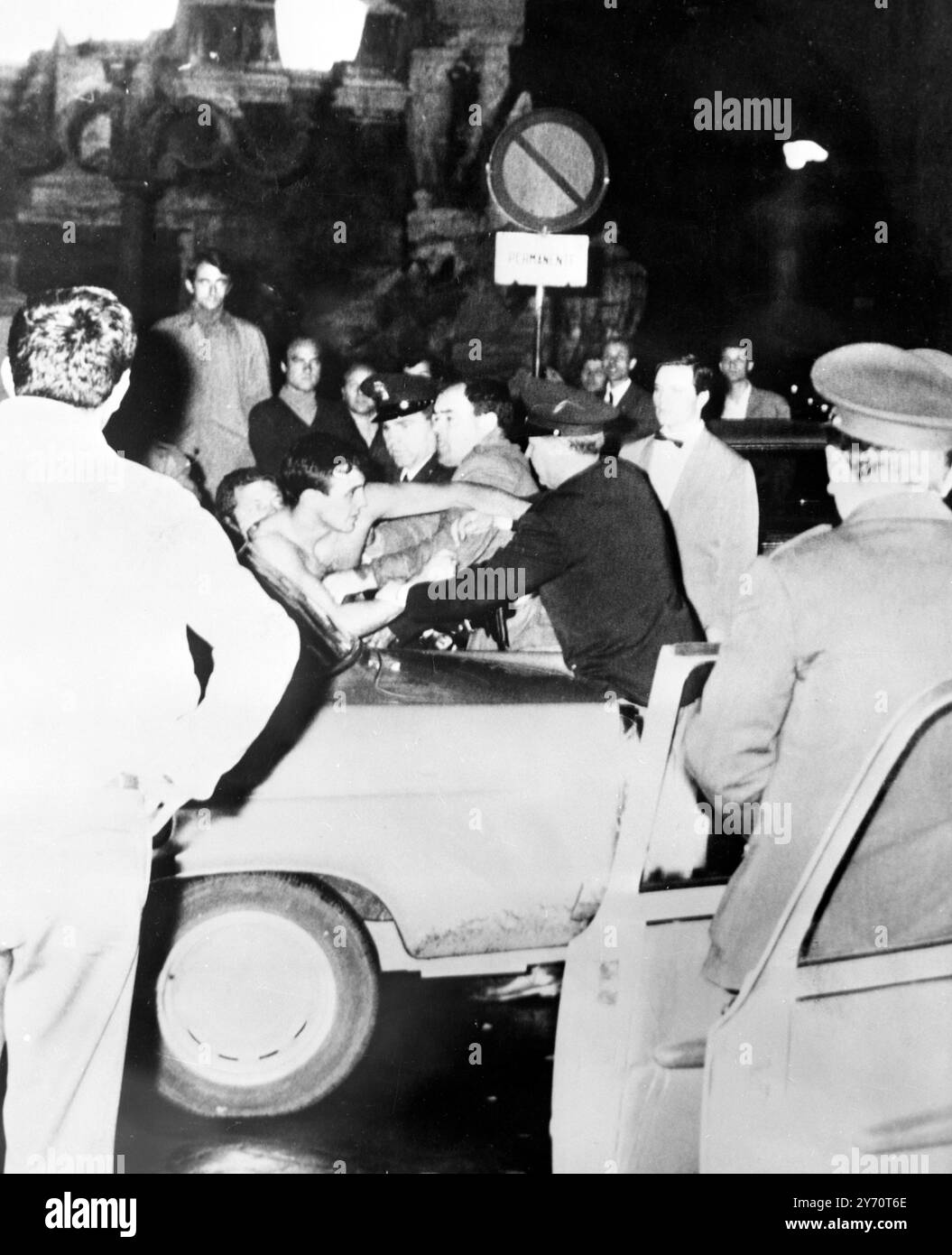 Rome : Anti De Gaulle protest. Cars overturned in the streets by ...