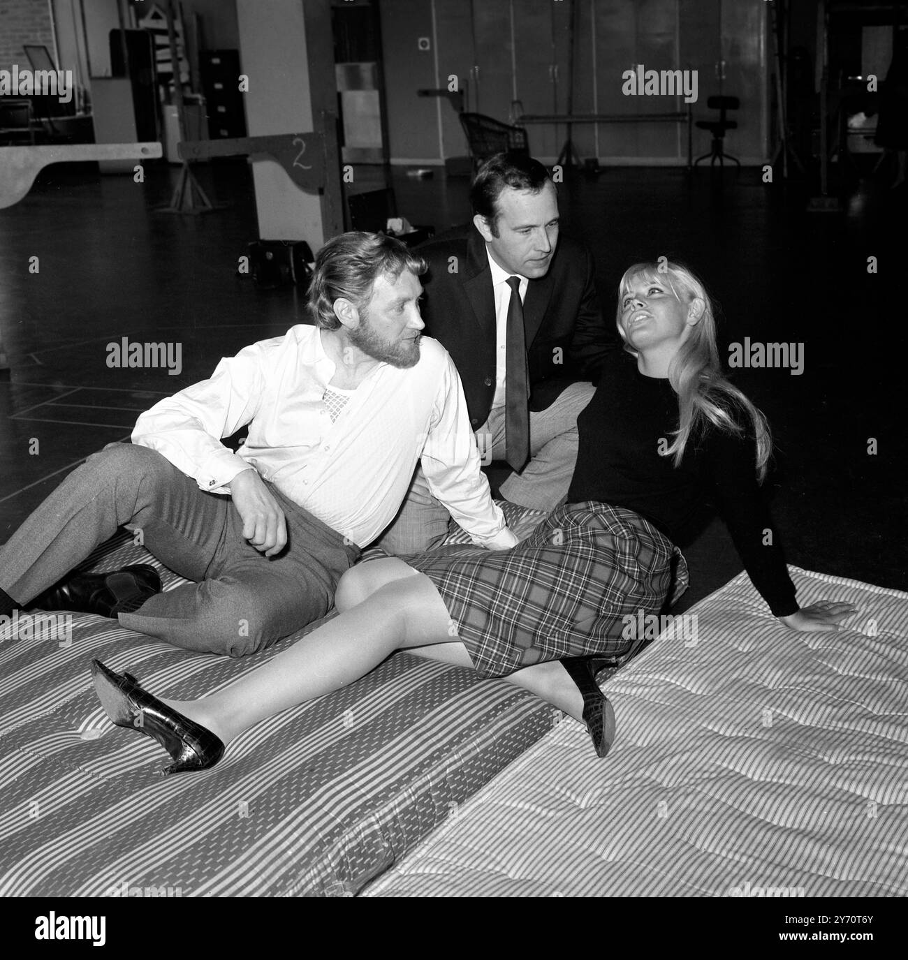 Actors Ian hendry (centre) and bearded Roy Dotrice met Swedish actress ...