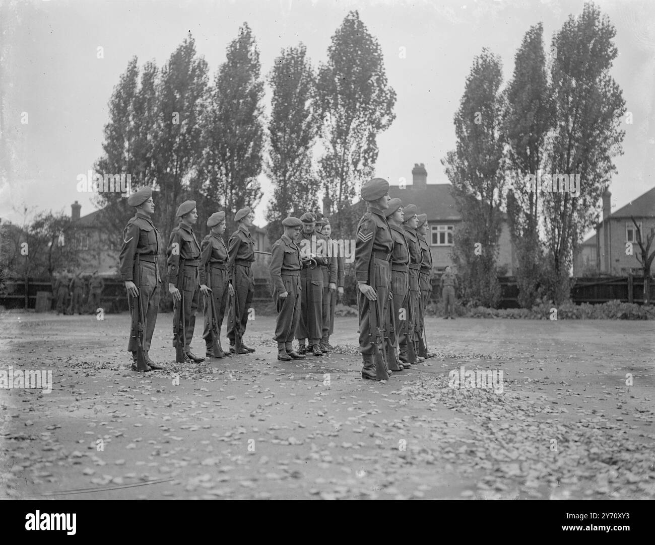 Guard mounting hi-res stock photography and images - Alamy
