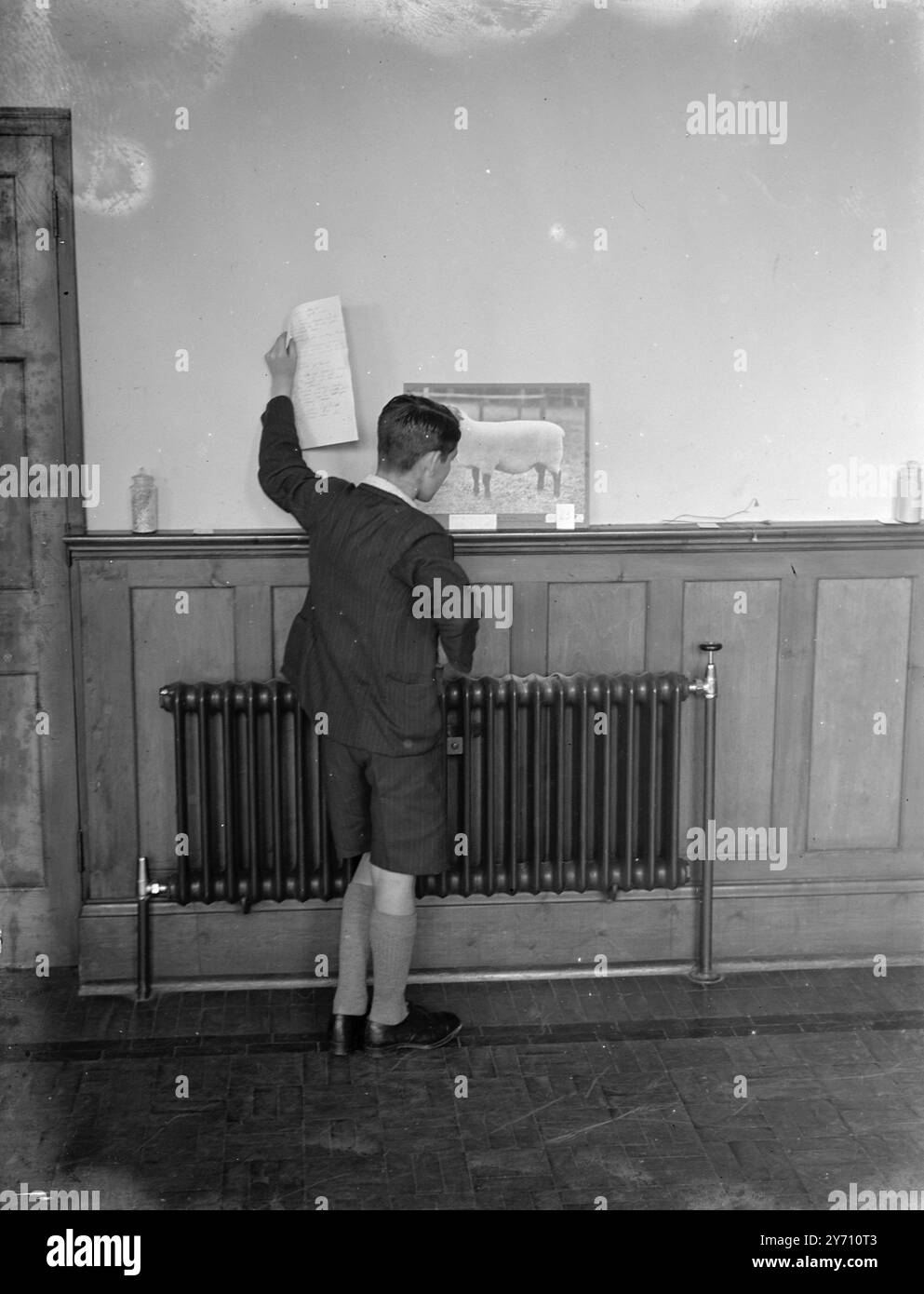 Northants weekly Farm School - children in classroom . 1 January 1946 ...
