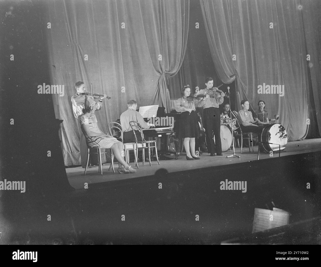Stage organ Black and White Stock Photos & Images - Alamy