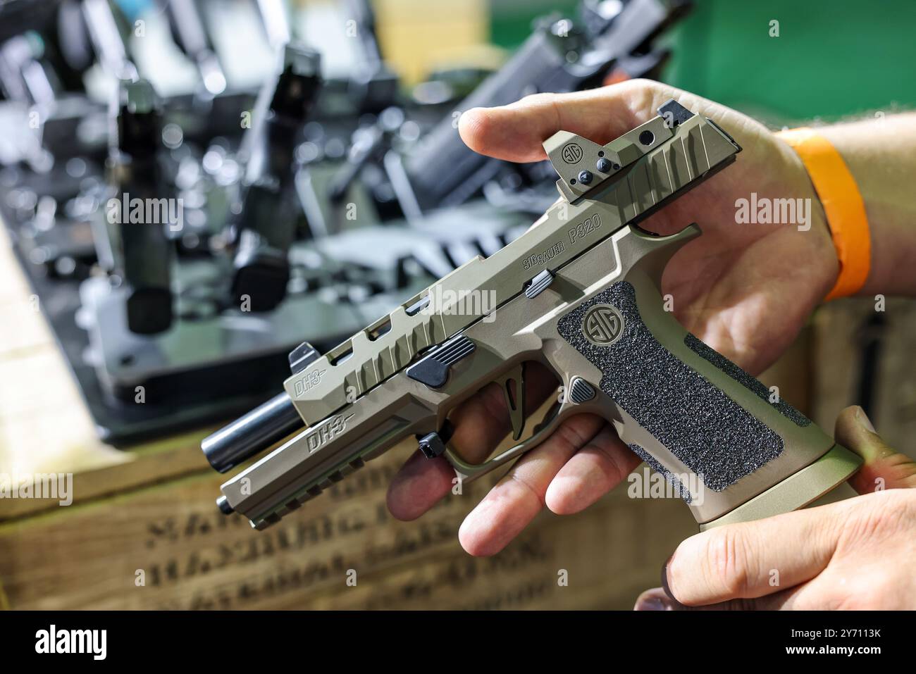 Sig sauer p320 dh3 hi-res stock photography and images - Alamy