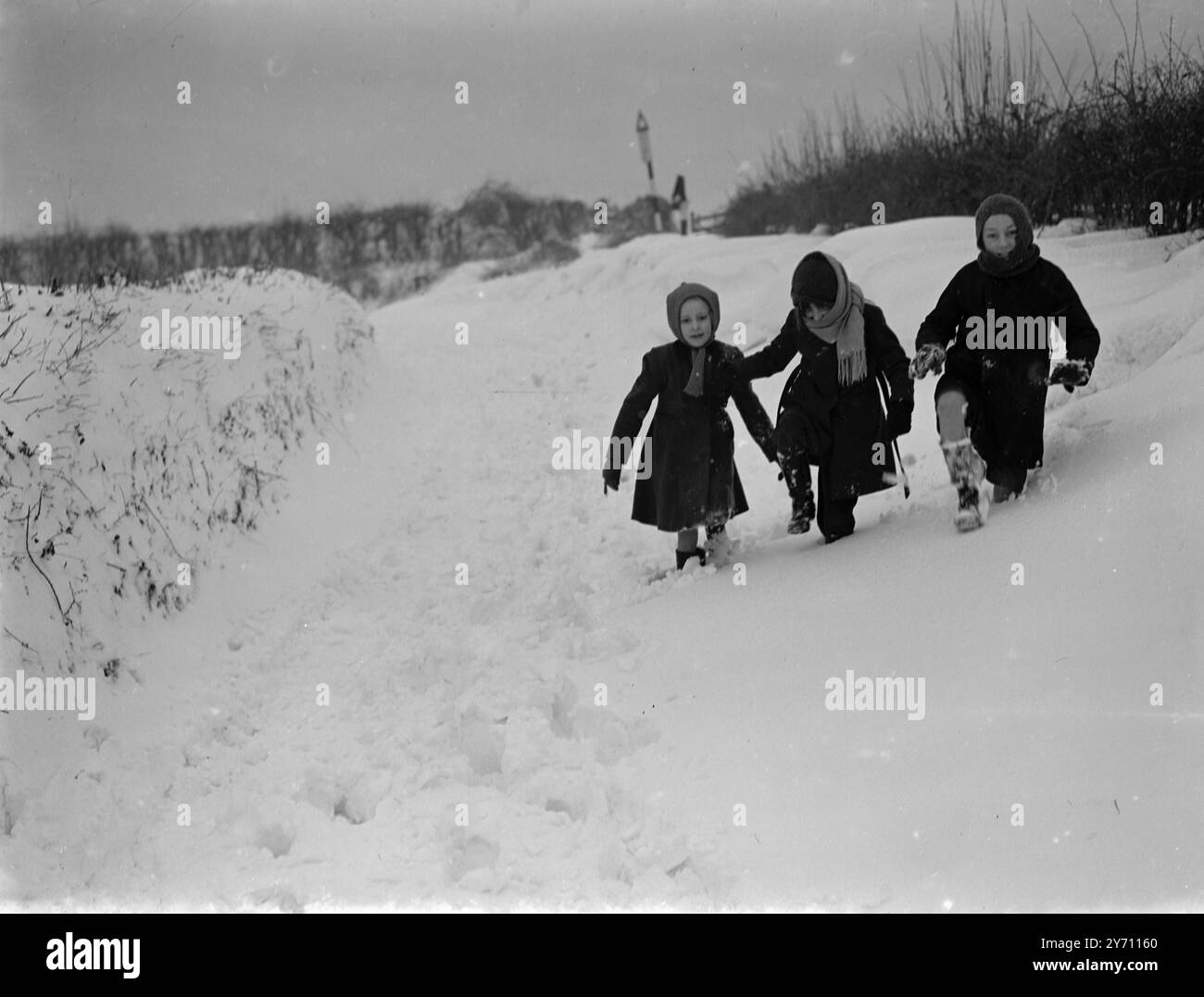 snow scene - Wrotham 1 Jan 1940 Stock Photo - Alamy