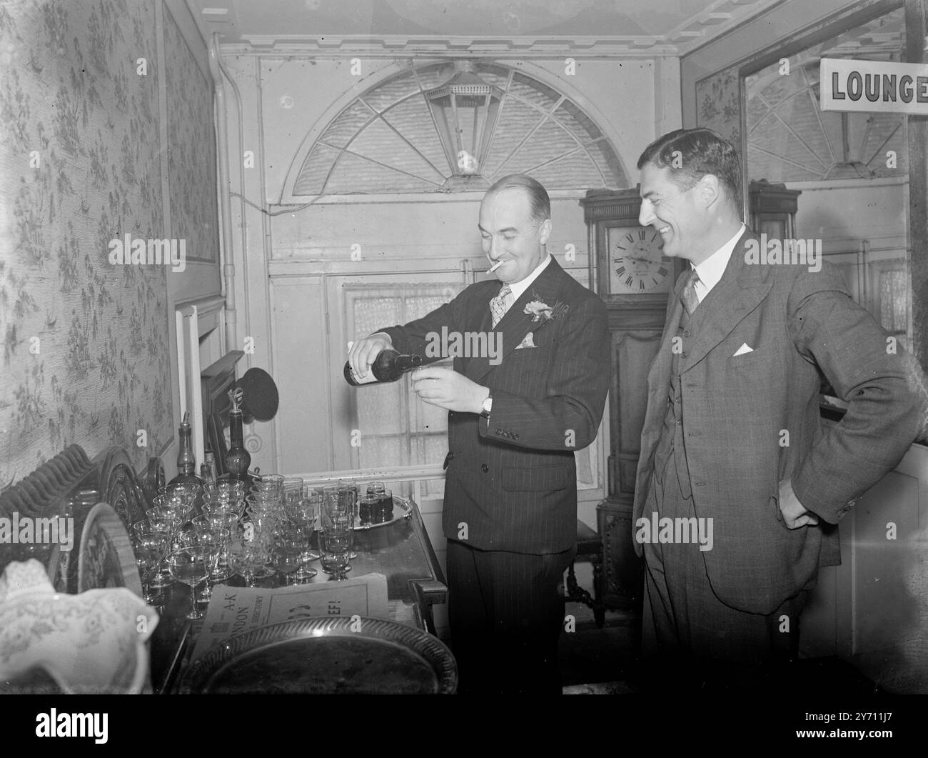 Wedding of David Mostyn and Beryl Miller . 1 January 1946 Stock Photo ...