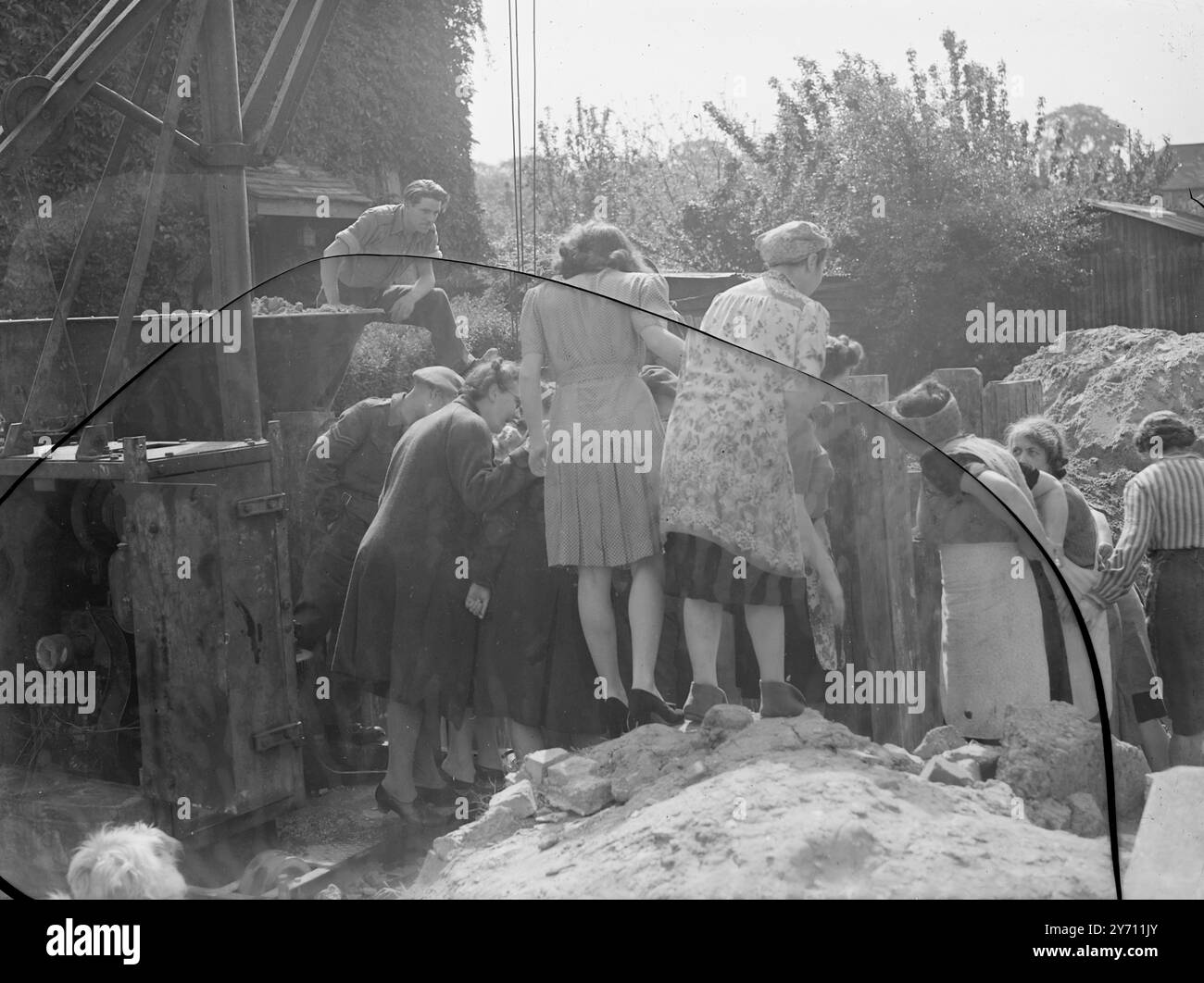 Bomb Disposal 1940 Stock Photo - Alamy