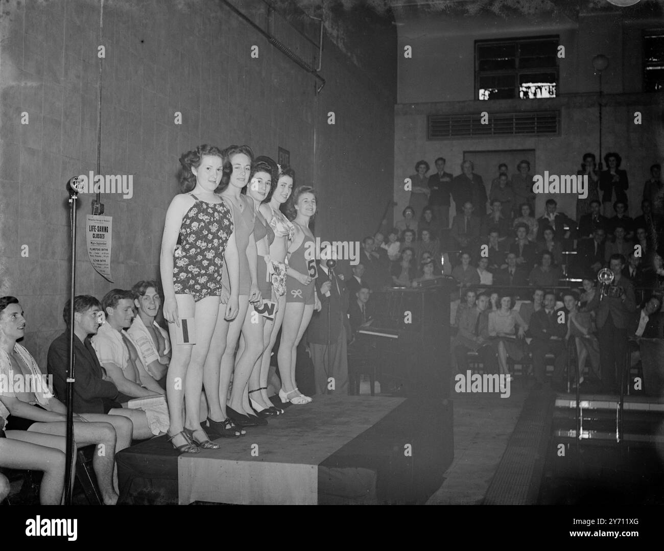 1940's bathing costume men hi-res stock photography and images - Alamy