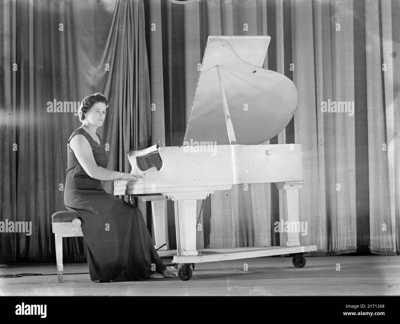 Robinson Cleaver . 1 January 1946 Stock Photo - Alamy