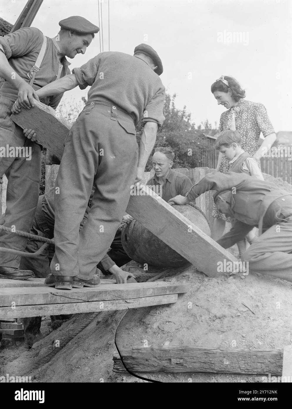 Bomb Disposal 1940 Stock Photo - Alamy