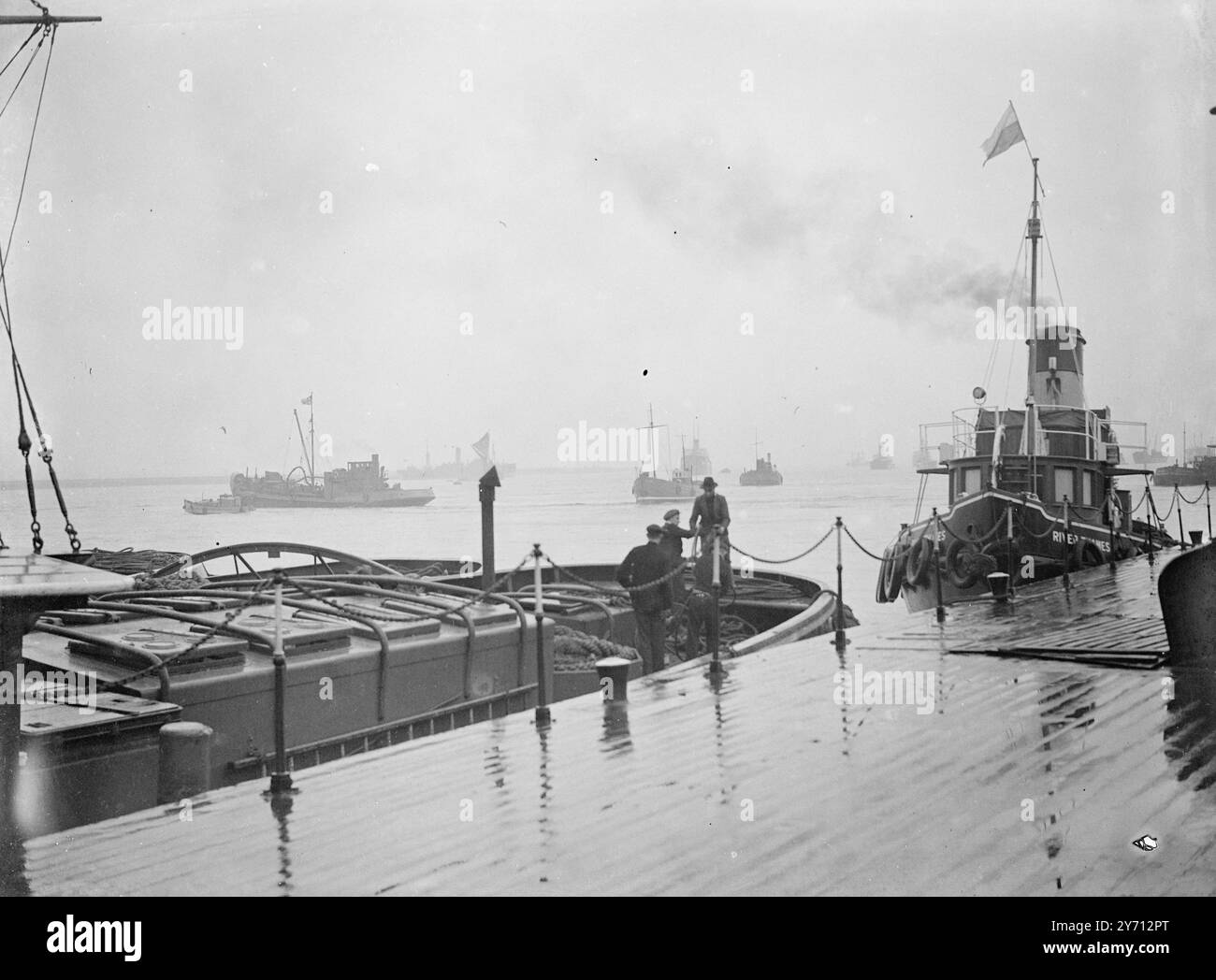 Thames- Gravesend 1945 Stock Photo - Alamy