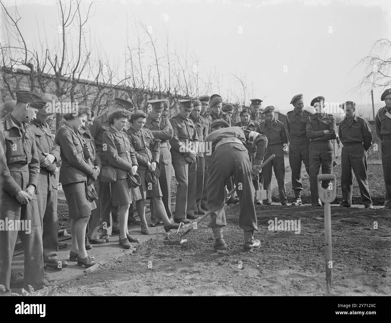 Soldiers in class Black and White Stock Photos & Images - Alamy