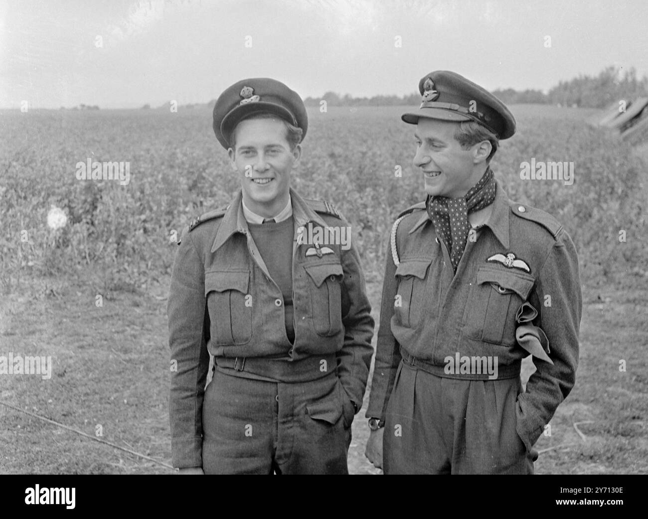 Raf uniform scarf hi-res stock photography and images - Alamy