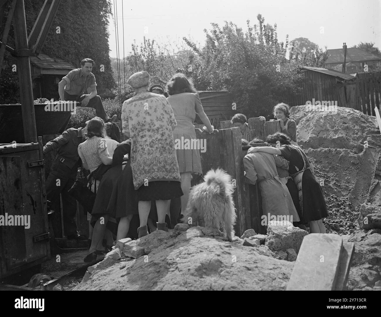 Bomb Disposal 1940 Stock Photo - Alamy