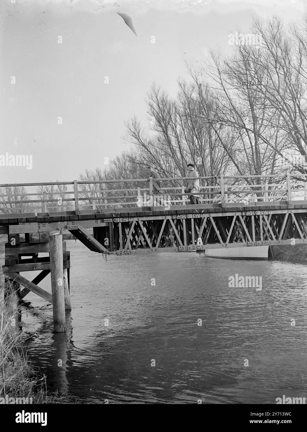 Grove Ferry and bridge 1941 Stock Photo - Alamy