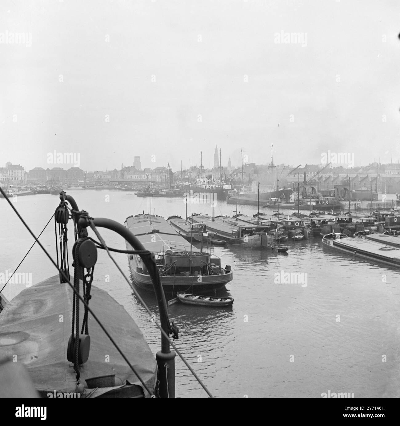 Docks 1945 Black and White Stock Photos & Images - Alamy
