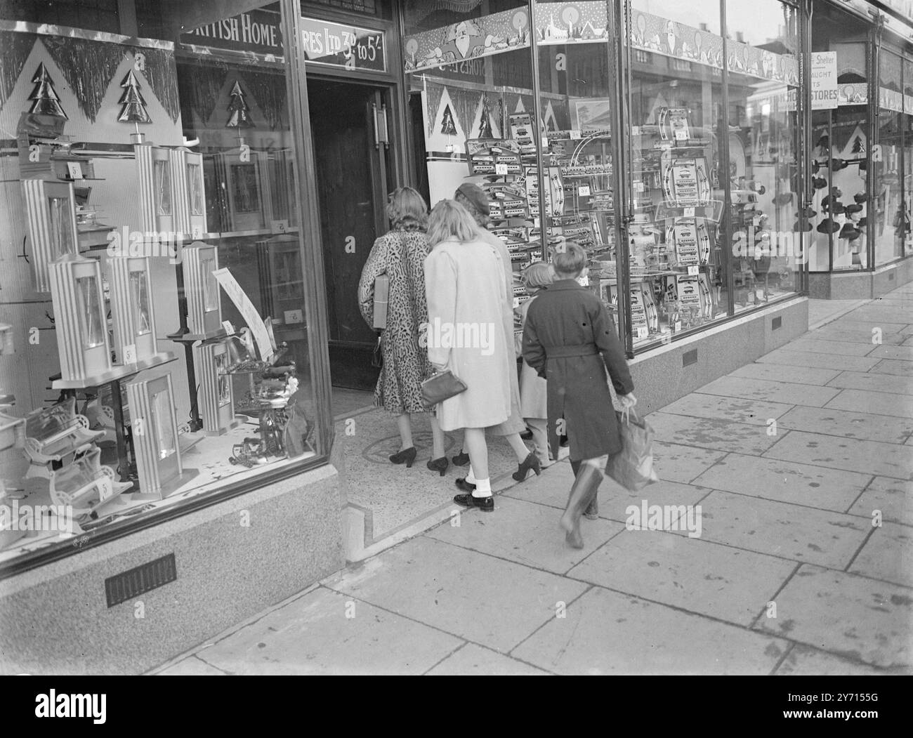 Wartime displays hi-res stock photography and images - Alamy