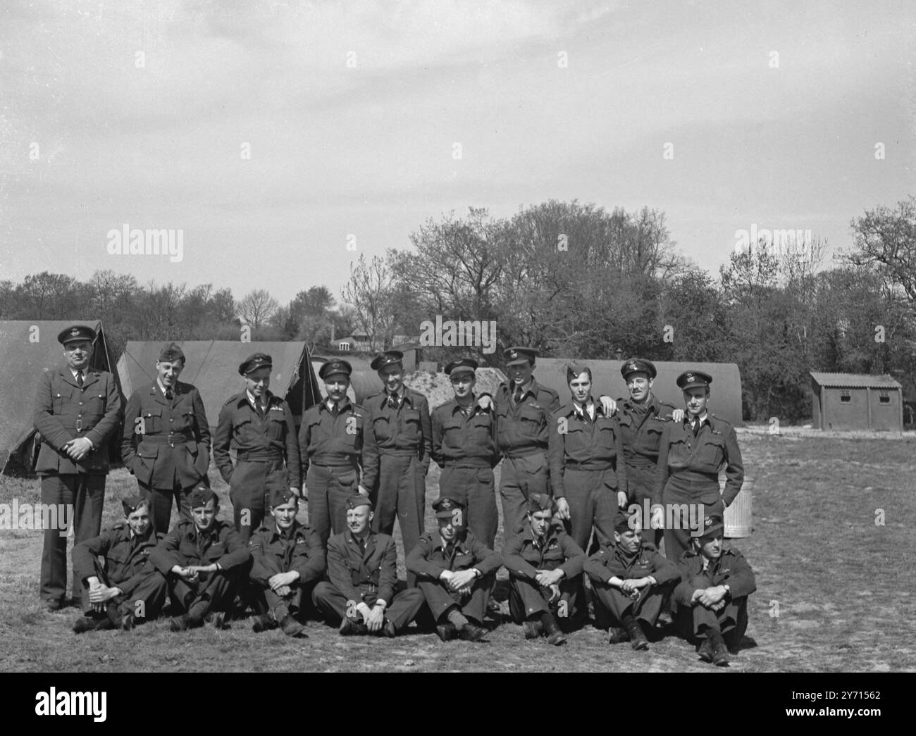 RAF 602 Squadron, 1945. Group portrait Stock Photo - Alamy