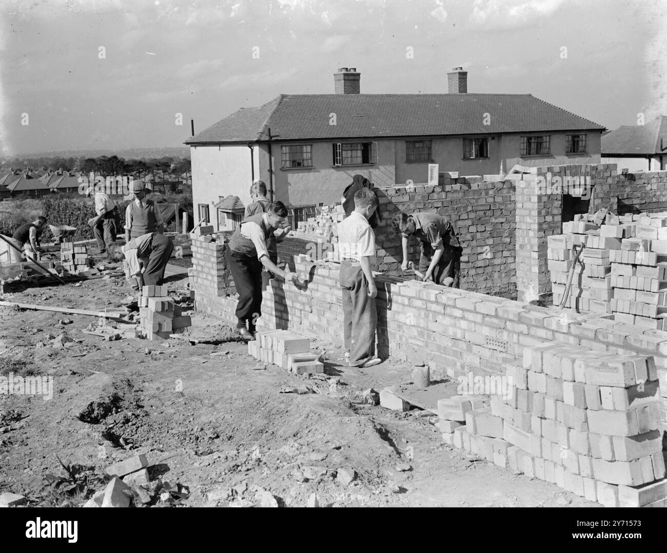 Master Builders apprentices scheme . 1 January 1946 Stock Photo - Alamy