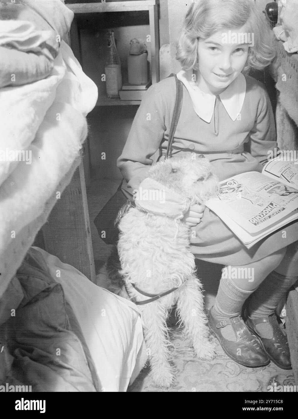 Girl reading book 1940s hi-res stock photography and images - Alamy