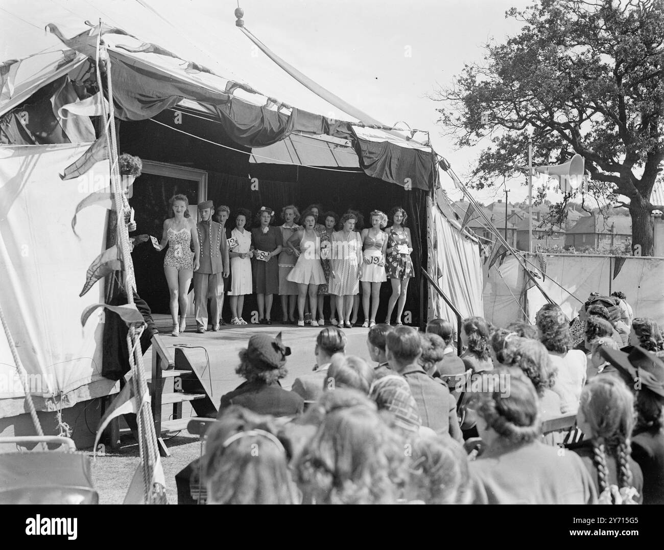 1940s pin up black and white hi-res stock photography and images - Alamy