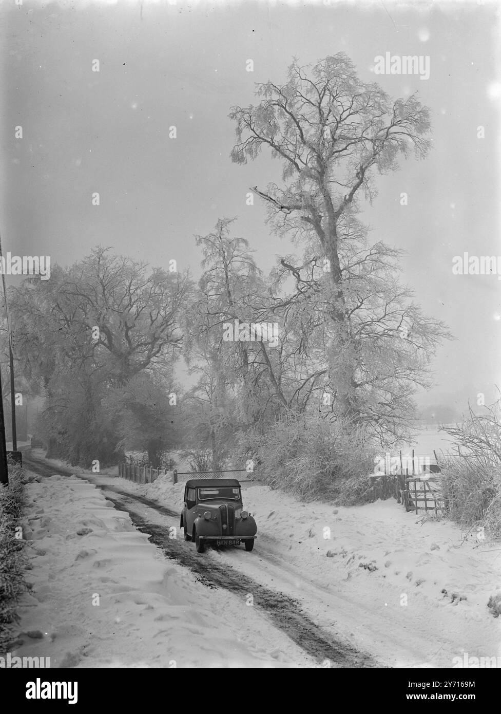 1940s snow scene hi-res stock photography and images - Alamy