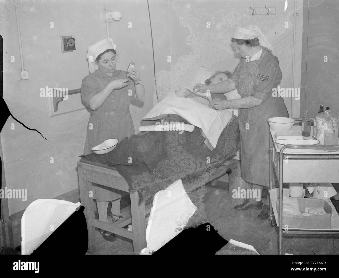 War Time First Aid . 1940 Stock Photo - Alamy