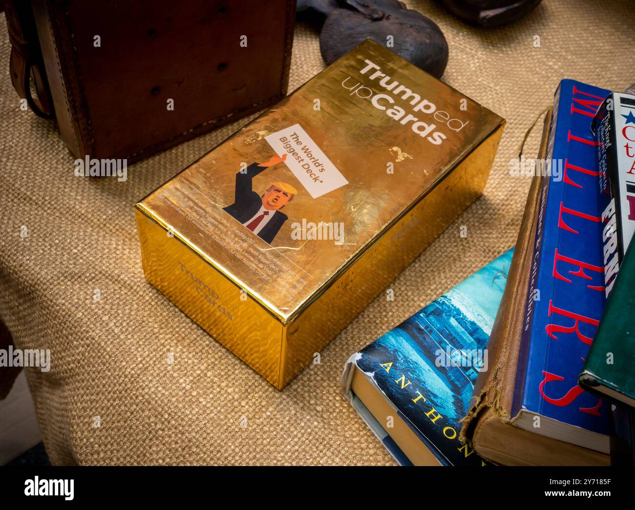 Novelty cards business city hi-res stock photography and images - Alamy