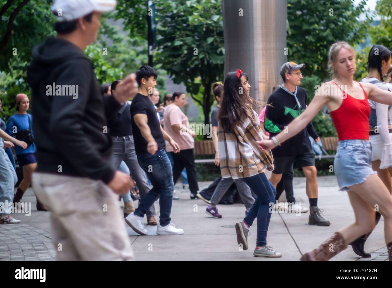 New Yorkers and visitors dance up a storm in Bella Abzug Park in New ...