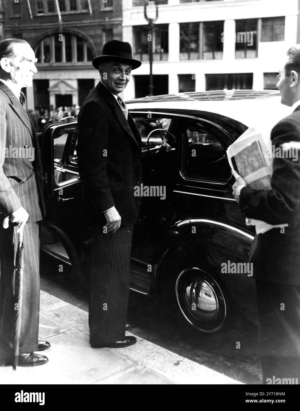 Attorney-General Sir Lionel Heald , QC , leaving the Old Bailey where ...