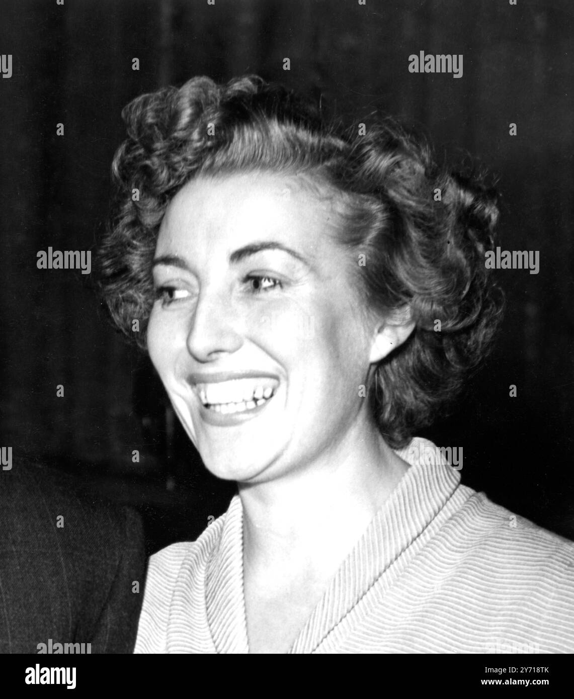 Dame vera lynn 1950s hi-res stock photography and images - Alamy