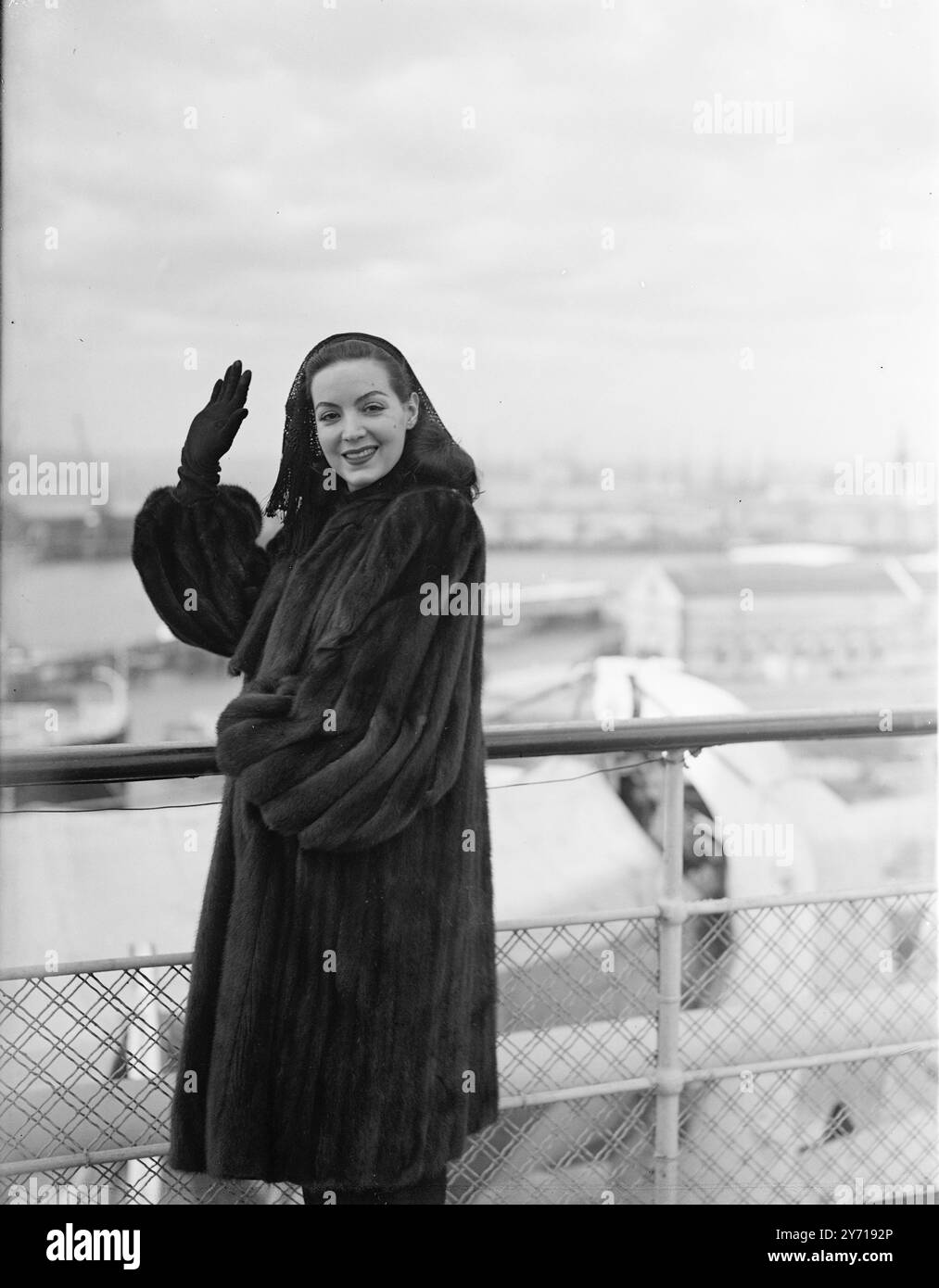 MARIA SAILS AWAY - STAR WITH 160 DRESSES Senorita MARIA FELIX , 27 ...