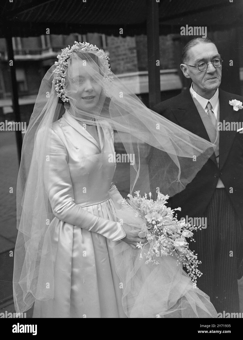 Father daughter dance wedding Black and White Stock Photos & Images - Alamy